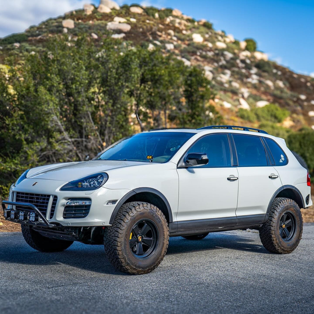 Lost Art Porsche Cayenne 957 GTS – AkiOverland
