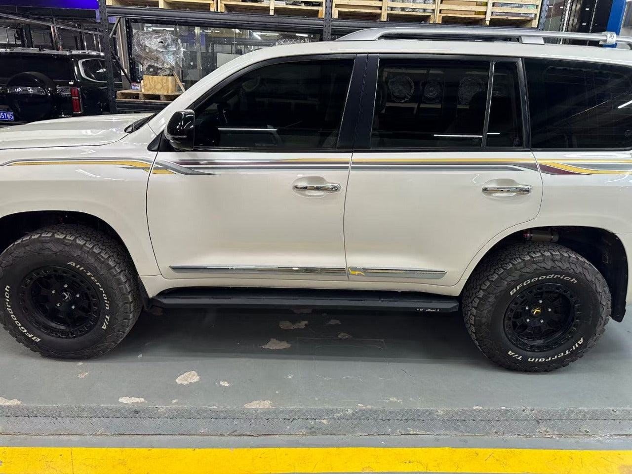 Toyota LC200 Side Step – AkiOverland