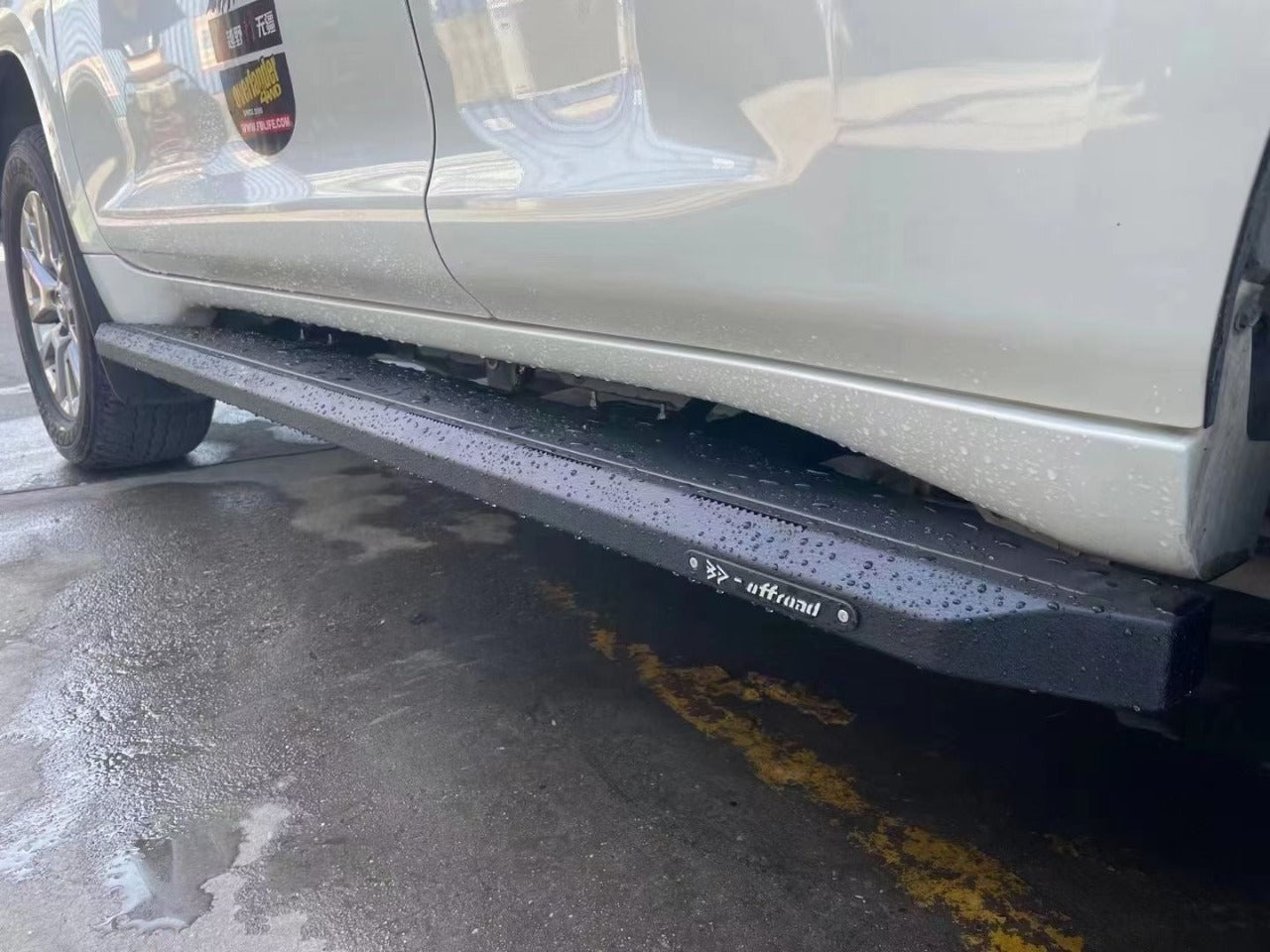 Toyota LC200 Side Step – AkiOverland